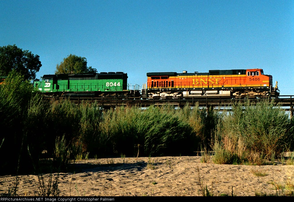 BNSF 5486 and BN 8044